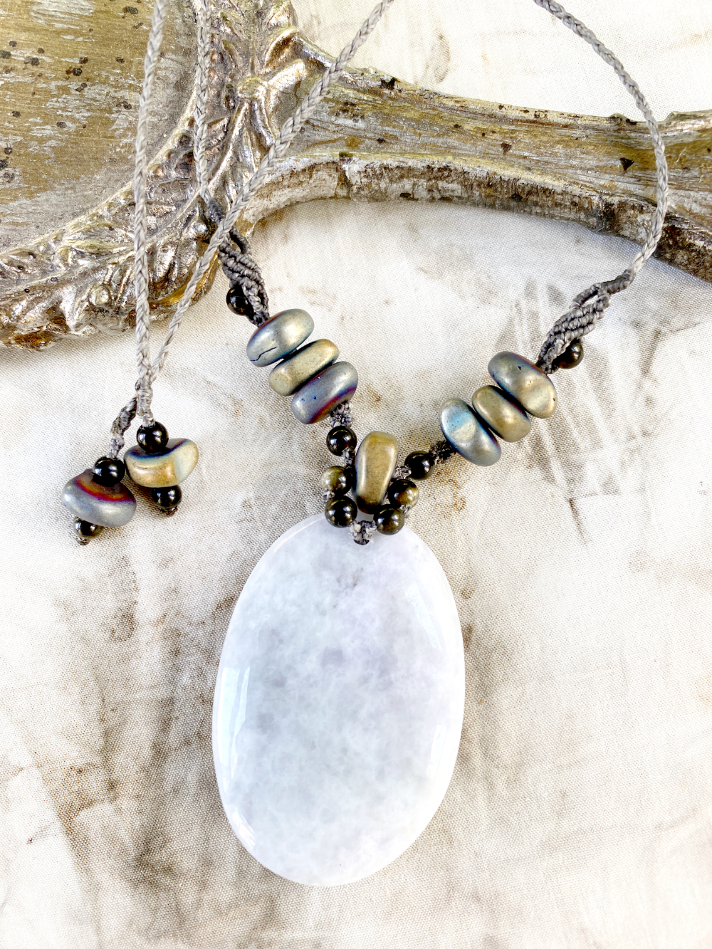 Peace Jade crystal healing amulet – Spirit Carrier