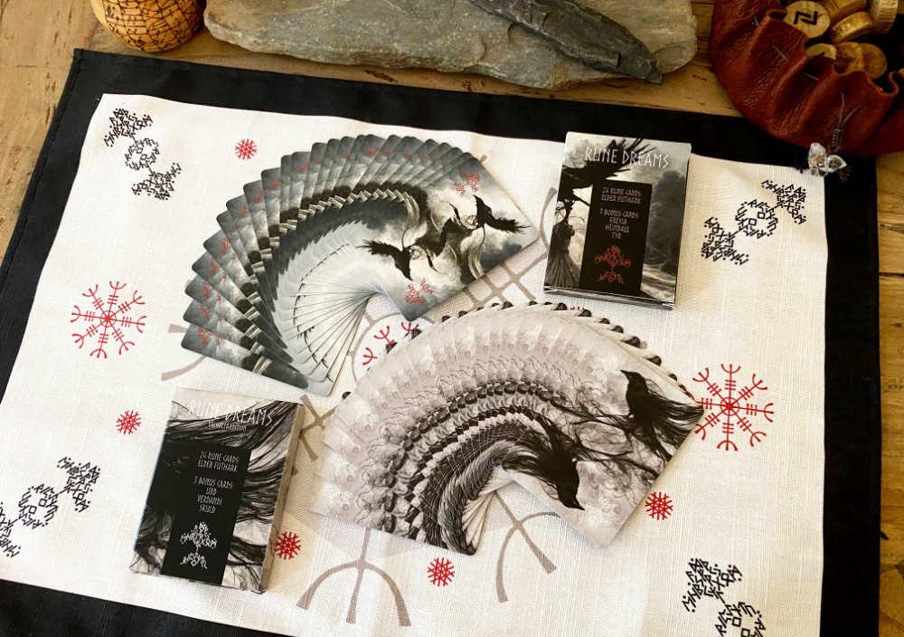 Rune Dreams divination cloth – Spirit Carrier