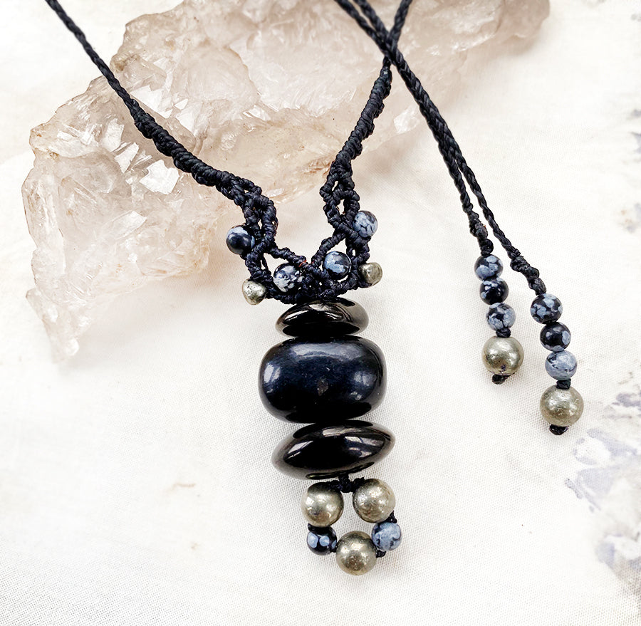 Jet crystal healing necklace – Spirit Carrier