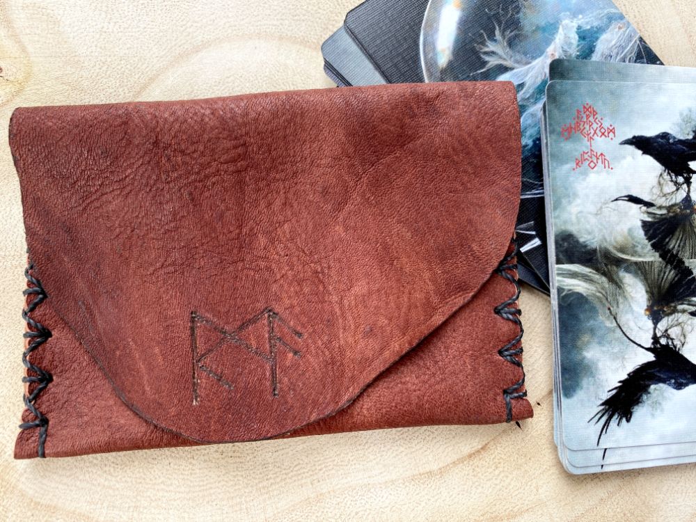 Leather sleeve for rune cards – Spirit Carrier