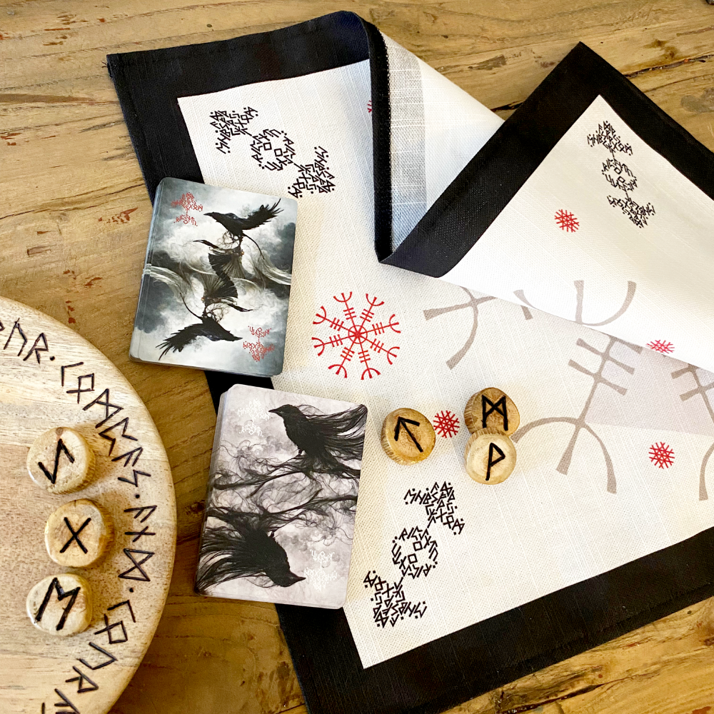 Rune Dreams divination cloth – Spirit Carrier